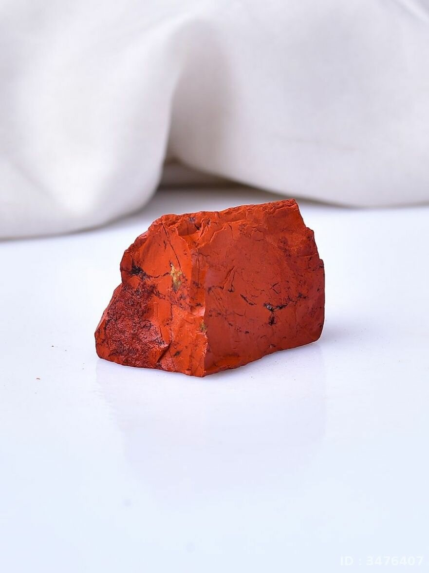 Натуральный необработанный камень "красная яшма не подвергался обработке (3-5 см 1 шт)