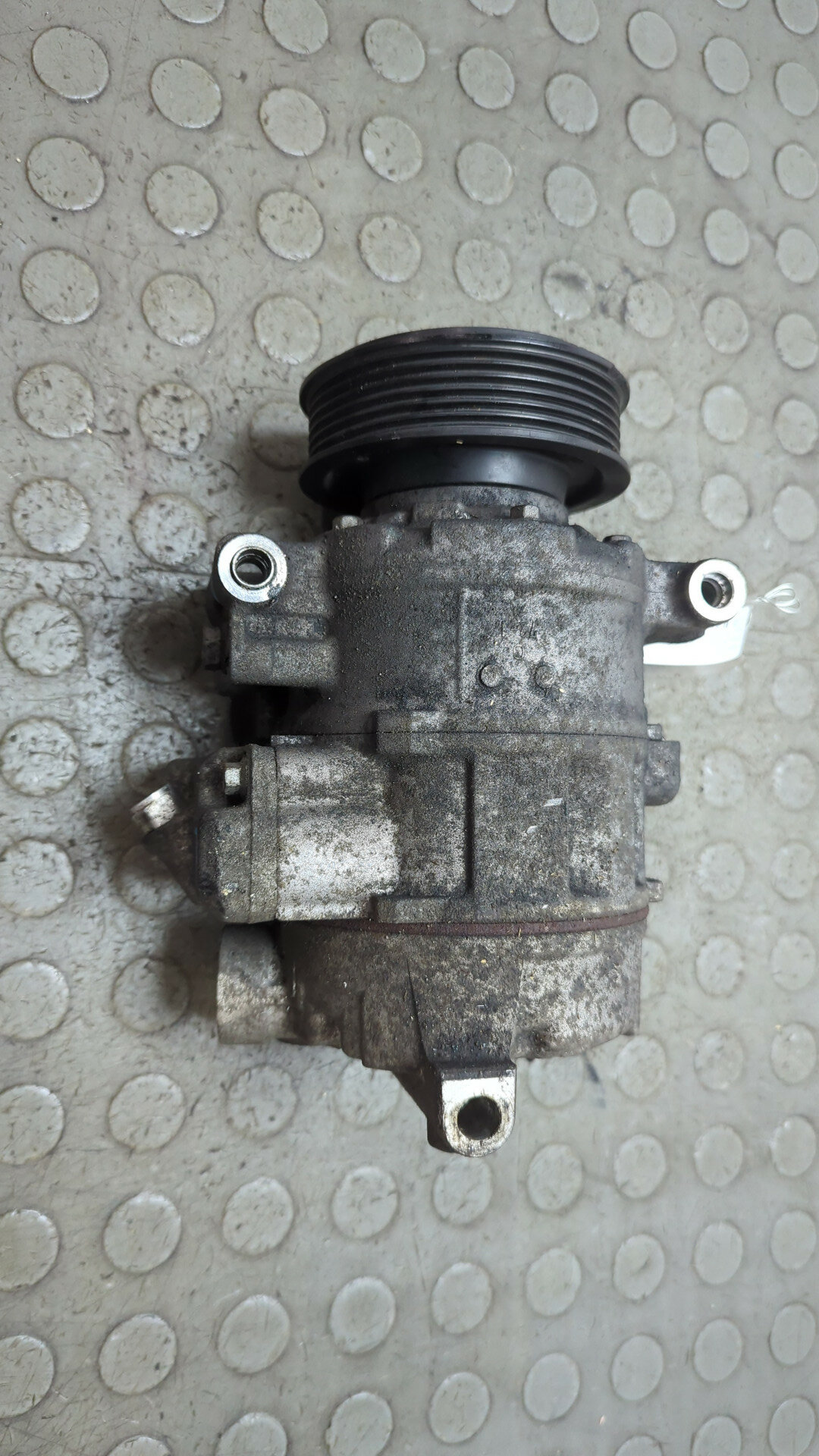 Компрессор кондиционера Audi A6 (C6) Б/У