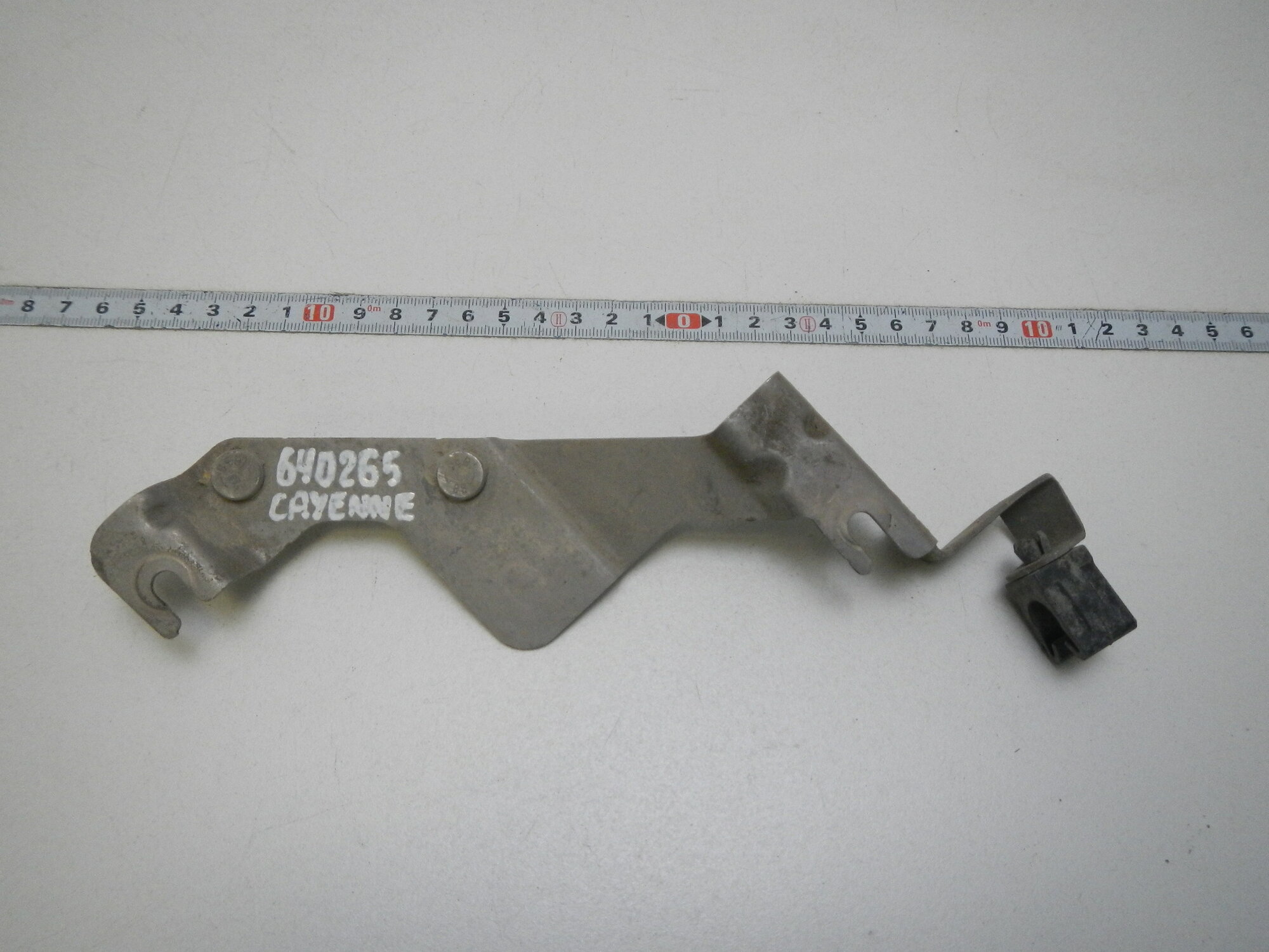 Б/У Кронштейн (сопут.товар), Porsche (Порше)-CAYENNE (03-10) PORSCHE CAYENNE (03-10) Без повреждений. 640265 VAG арт. 7L...