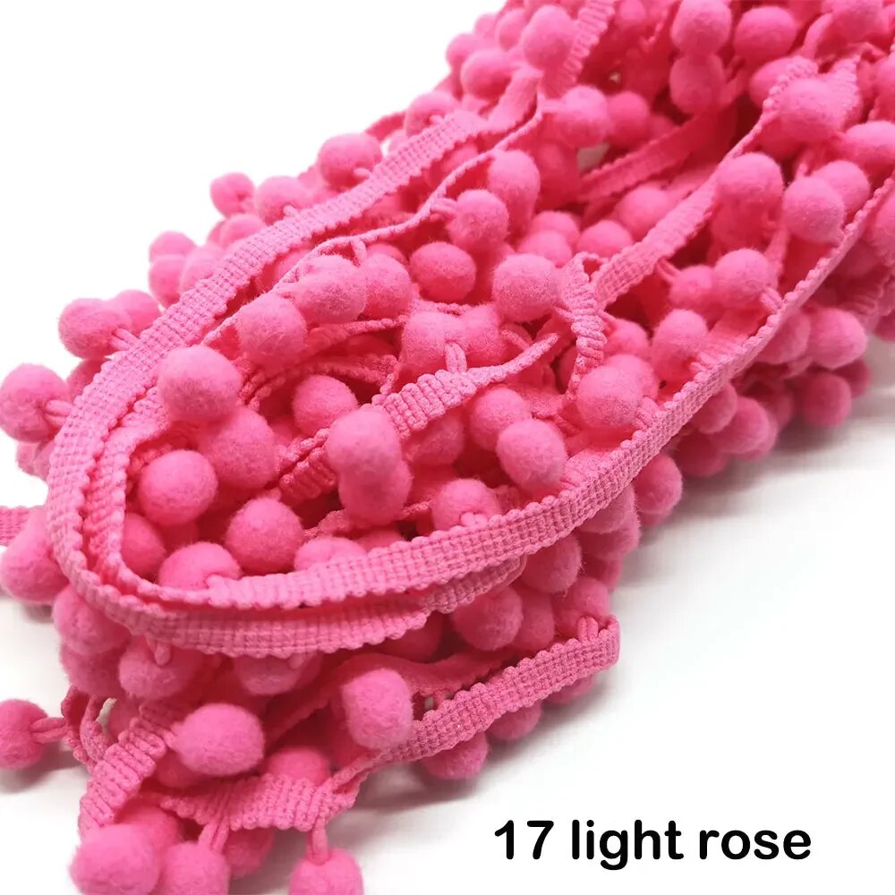 Розовая лента с помпонами 5 ярдов, 17 LightRose