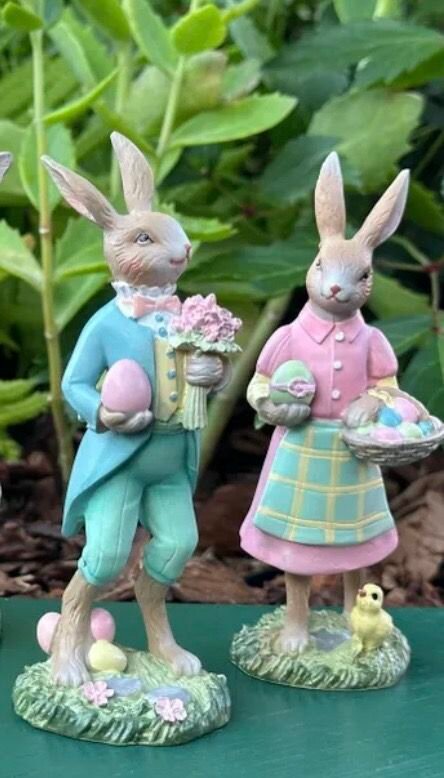 Набор из 2х Статуэток пасхальных кроликов ROYAL GARDEN Co. UK