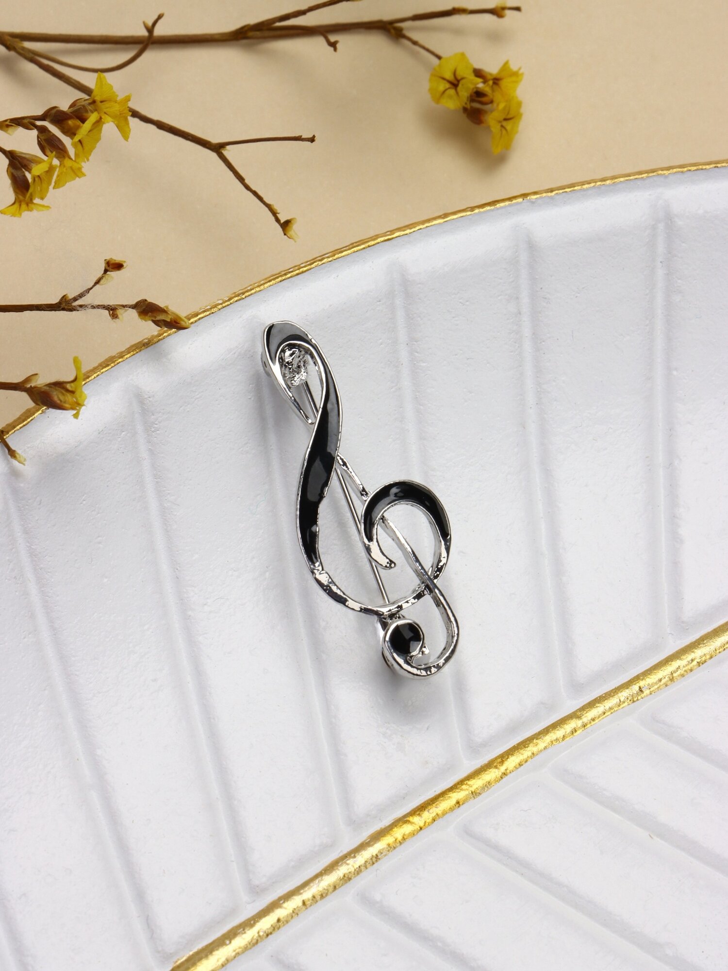 Брошь Queen Fair, эмаль