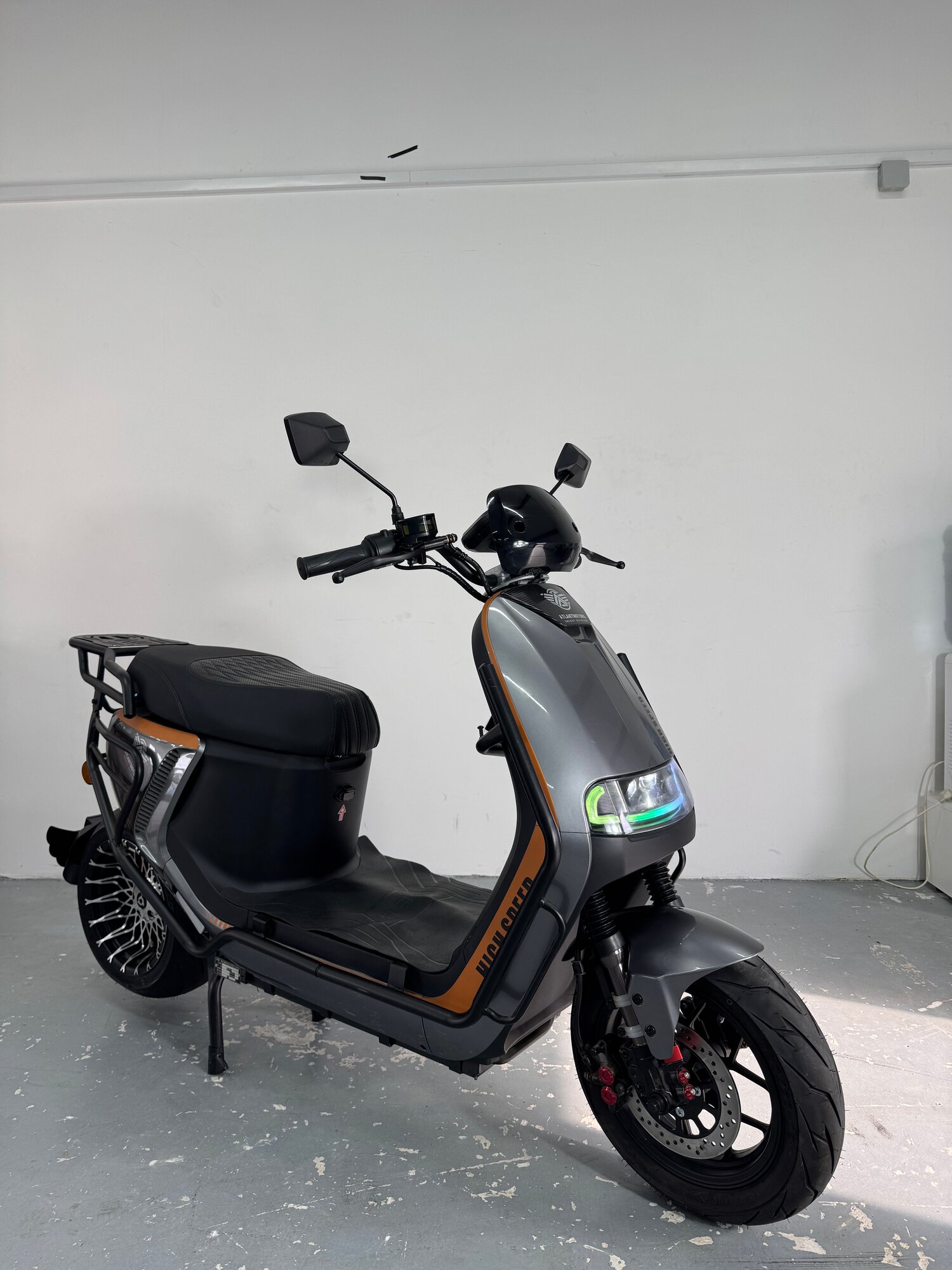 Электро-скутер "GrandSport" Sprinter, 5.5 кВт, 105 км/ч, 140 км. (Atlantmotors)