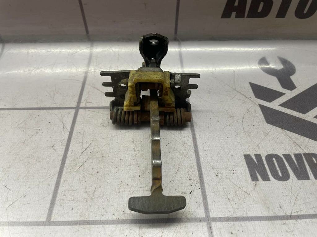 Ограничитель двери Renault Fluence 10-17