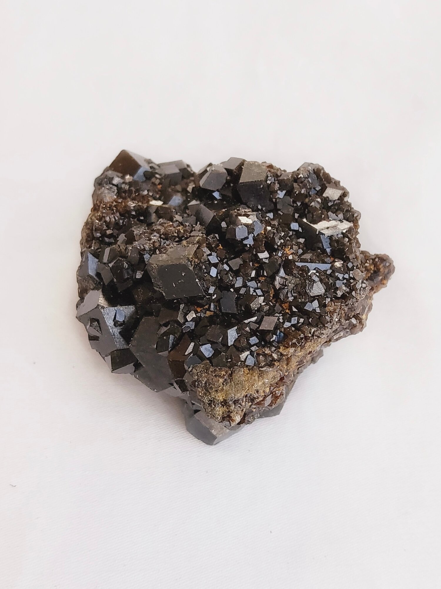 Друза натуральный камень гранат меланит (андрадит) вес 78 гр