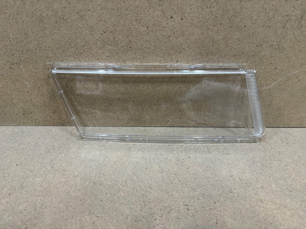 Стекло фары противотуманной правое SCANIA P R G S 6 серия