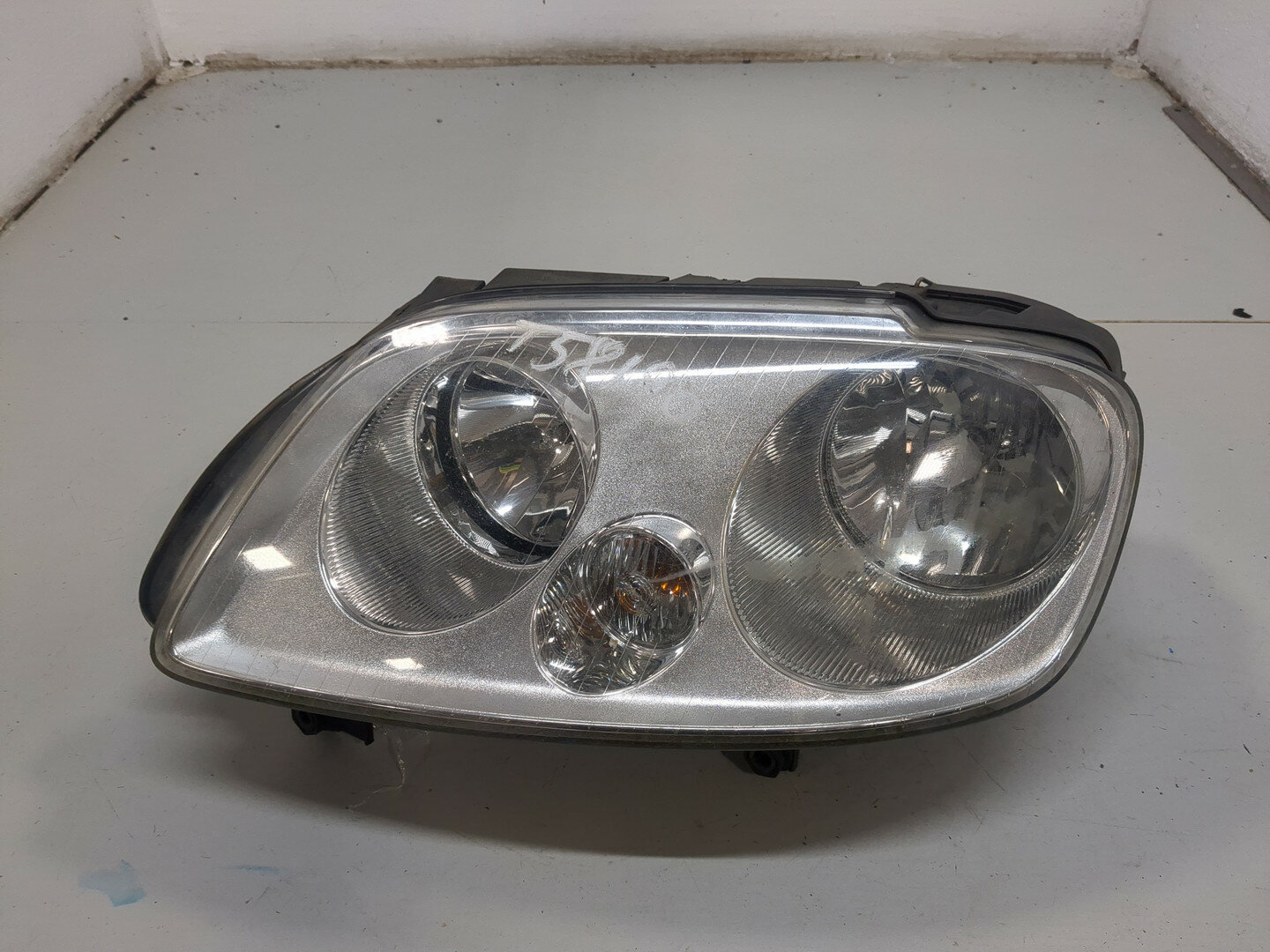 Фара (передняя) левая Volkswagen Caddy Б/У