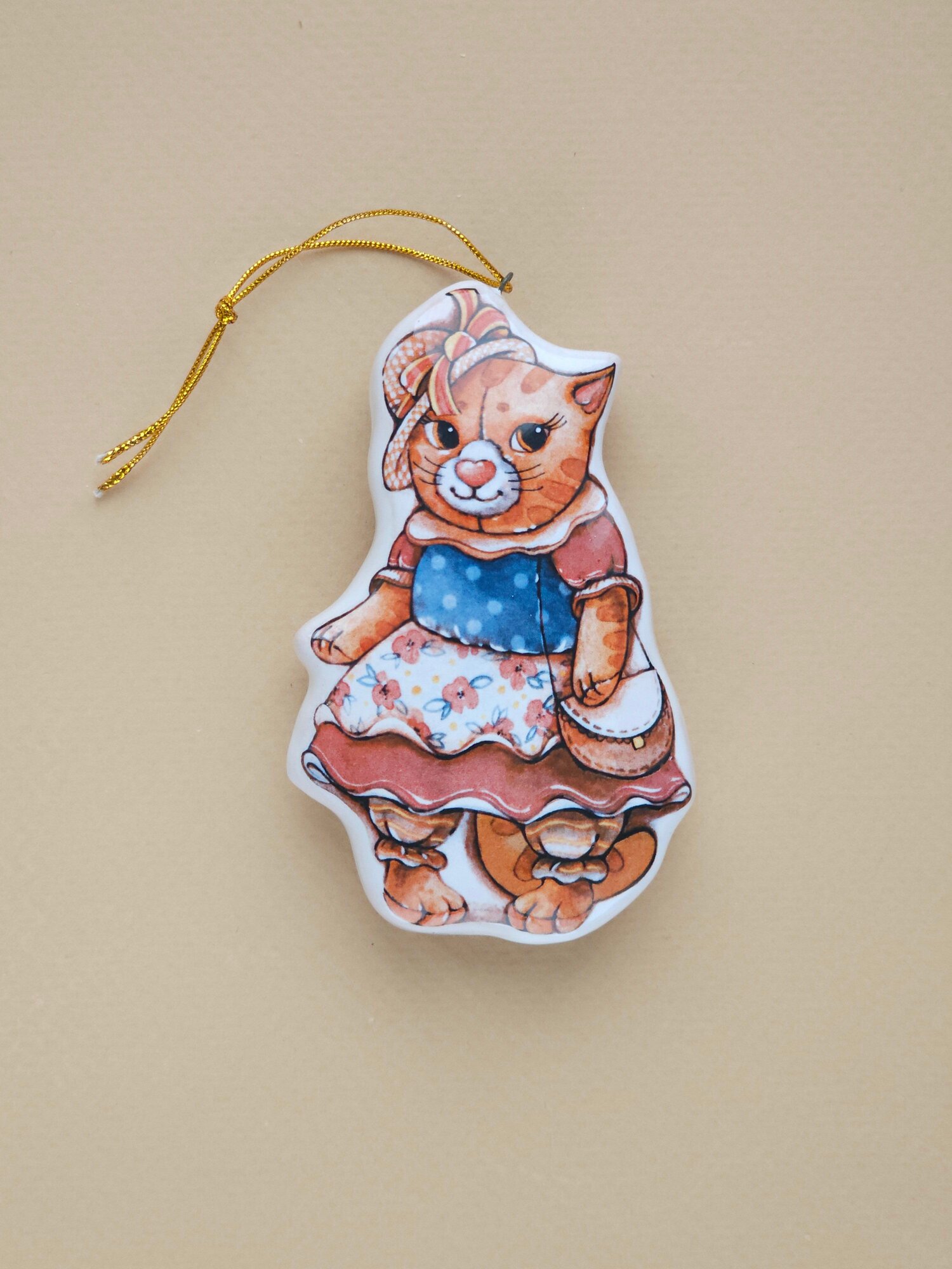 Ёлочная игрушка "Плюшевая кошечка". Ярославская майолика. Керамика ручной работы. Сделано в России.