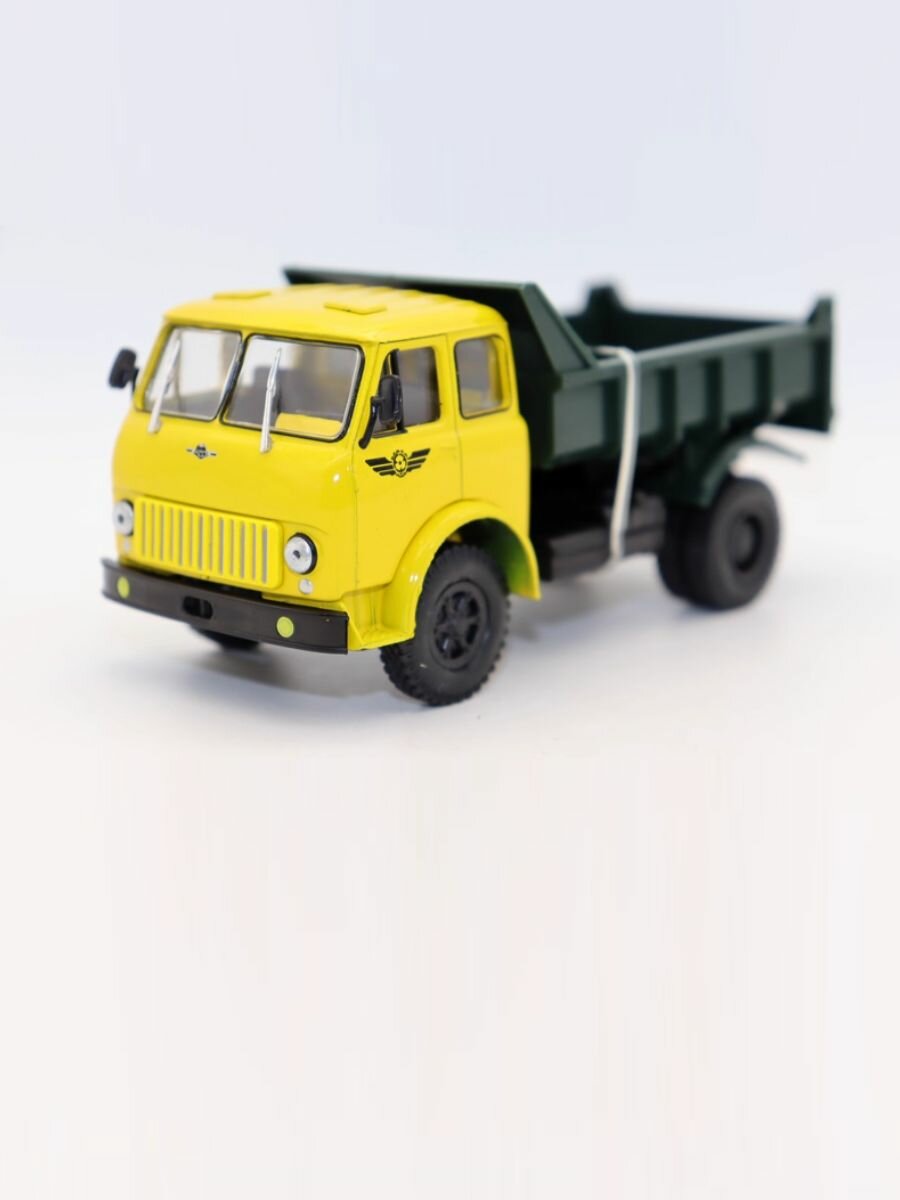 Коллекционная модель легкосплавного автомобиля/1:43/МАЗ-503Б 1963 года выпуска, открытка, 15 см