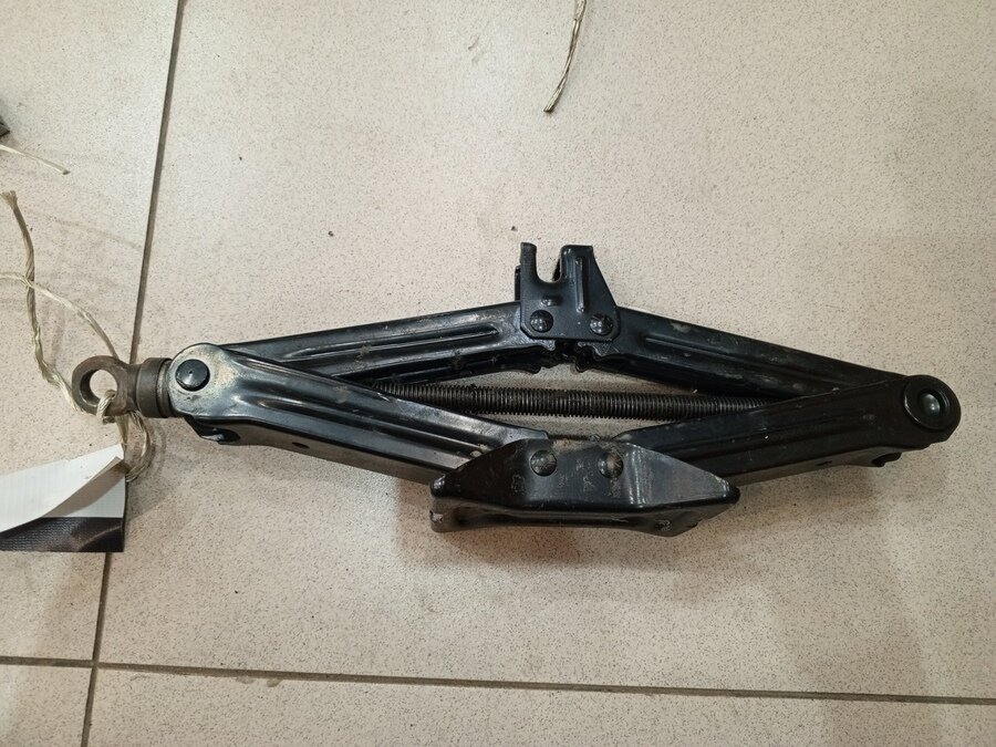 Домкрат от Toyota Vitz 2005-2010