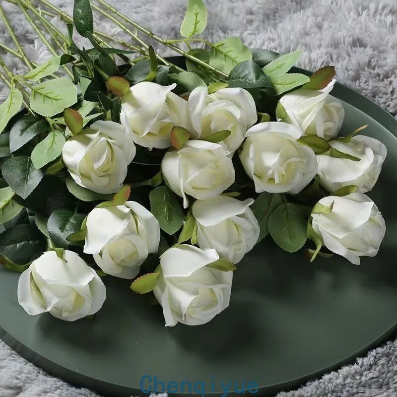 Искусственные розы / букет для кладбища (20 цветов)