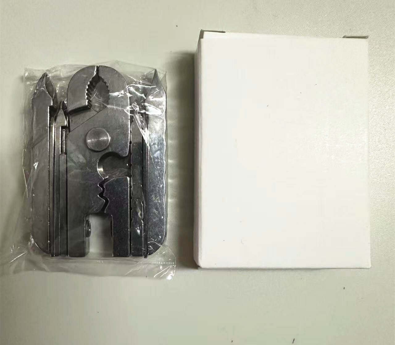 Многофункциональный инструмент Douyin для активного отдыха, мини-плоскогубцы EDC с брелоком, инструментом для извлечения SIM-карты, цифровой отверткой 15-в-1.