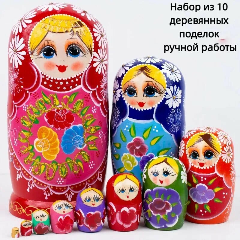 Матрешка имеет высоту 22 см и имеет 10костюмов