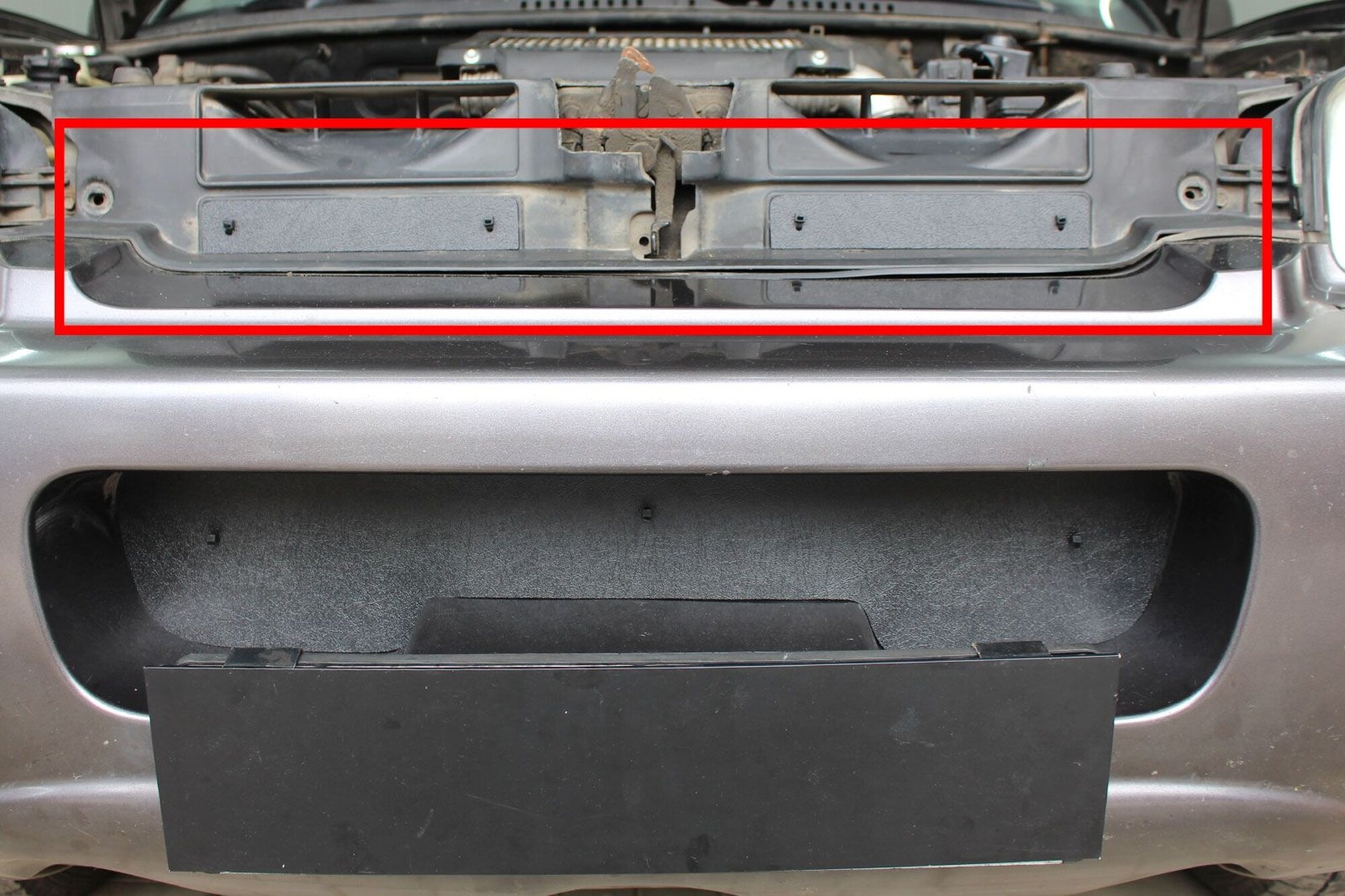 Зимняя защита на стяжках для Hyundai Santa Fe (I) 2000-2006 (2 части) верх