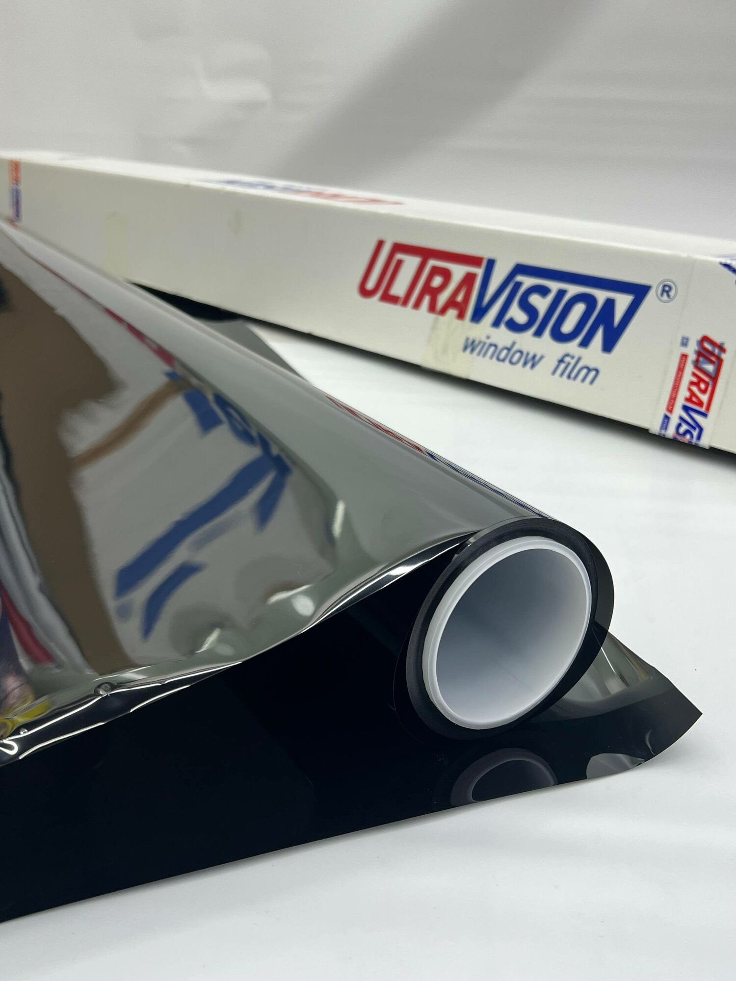 Автомобильная тонировочная пленка ULTRAVISION SUPREME 5%