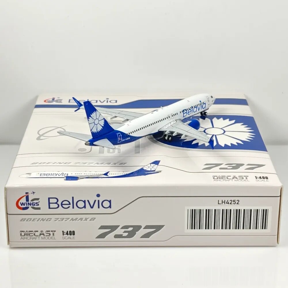 Сборная модель самолета Belavia Boeing 737 MAX 8 в масштабе 1:400, модель самолета для сборки — фото 1