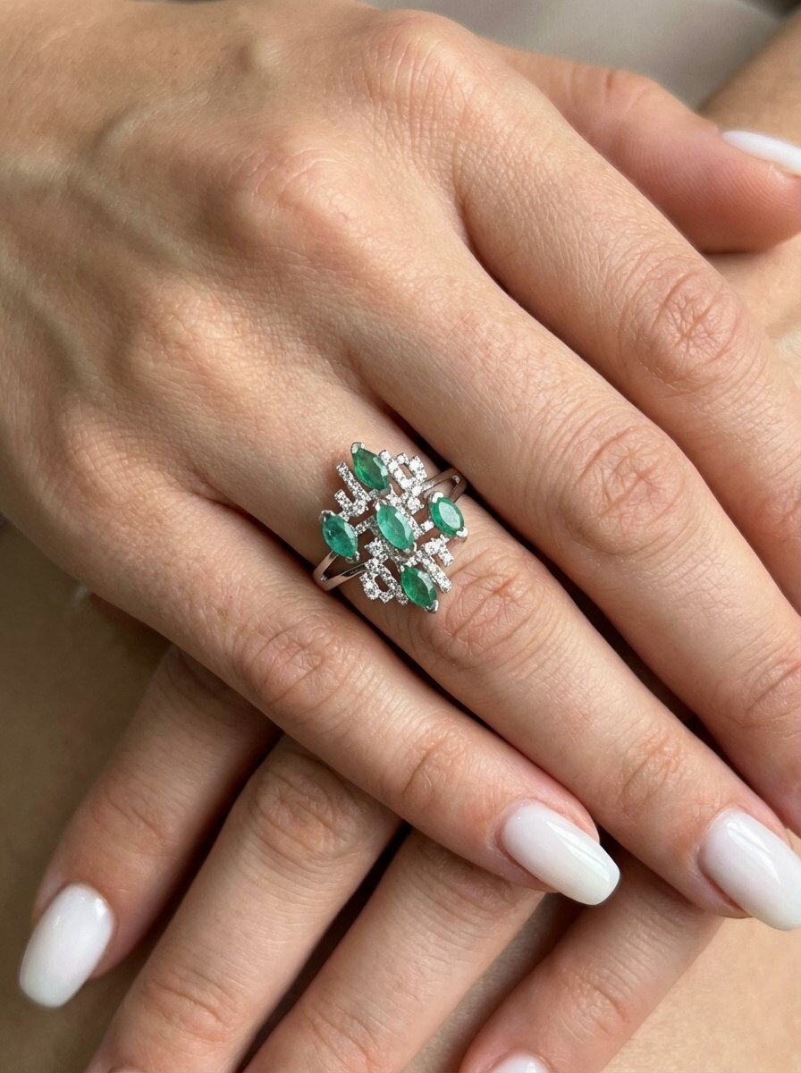 Кольцо тонкое, серебро, 925 проба, родирование, изумруд, фианит