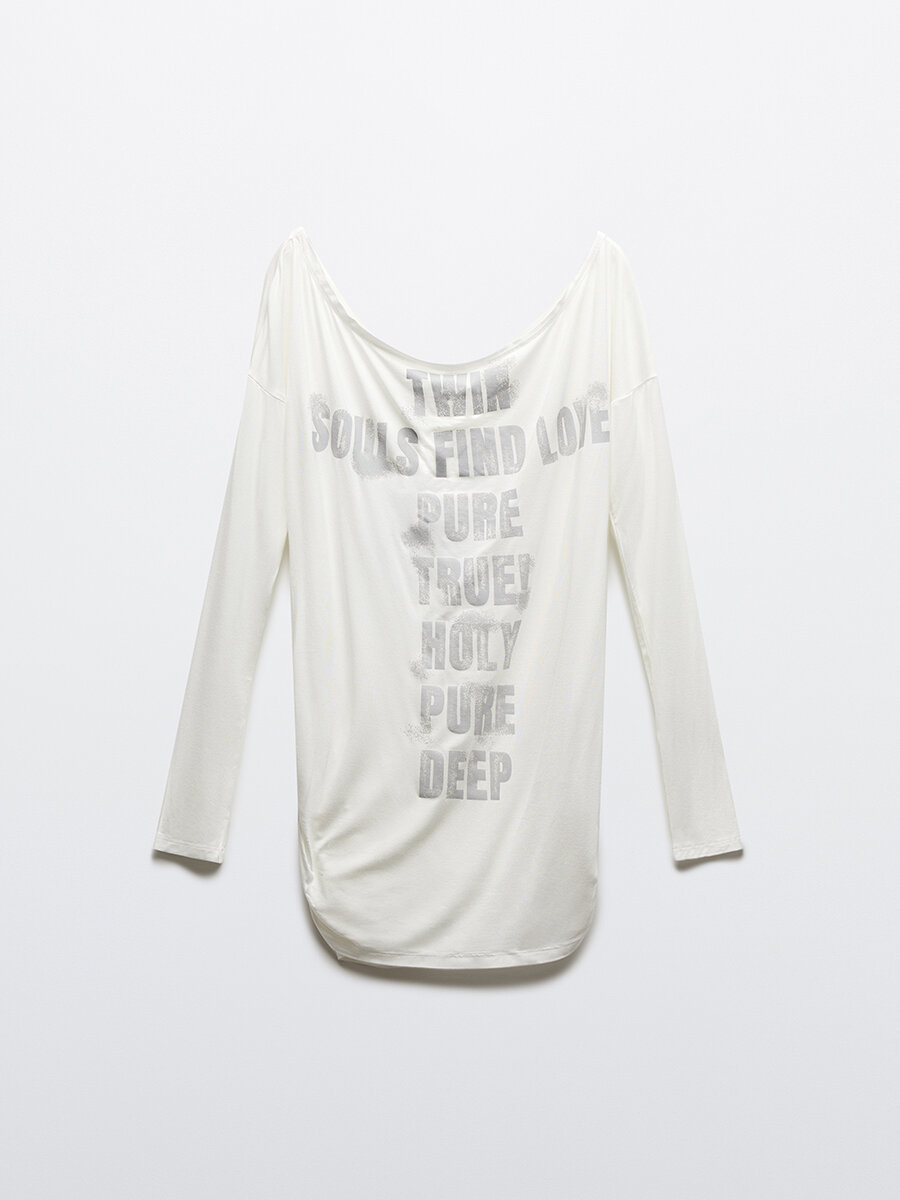 Лонгслив с открытыми плечами и принтом