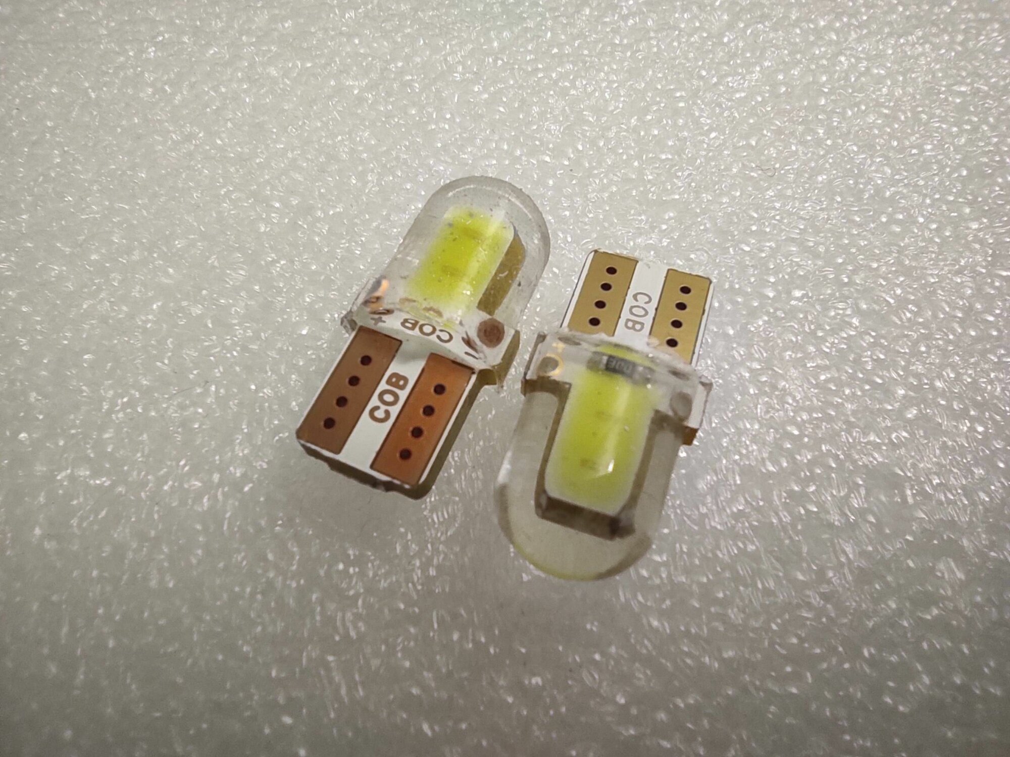 Светодиодная лампа W5W, 4 диода, 12В, белый (за 1 шт.), арт: 8080-К