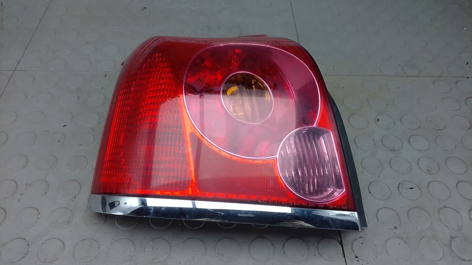 Фонарь задний левый TOYOTA AVENSIS T25