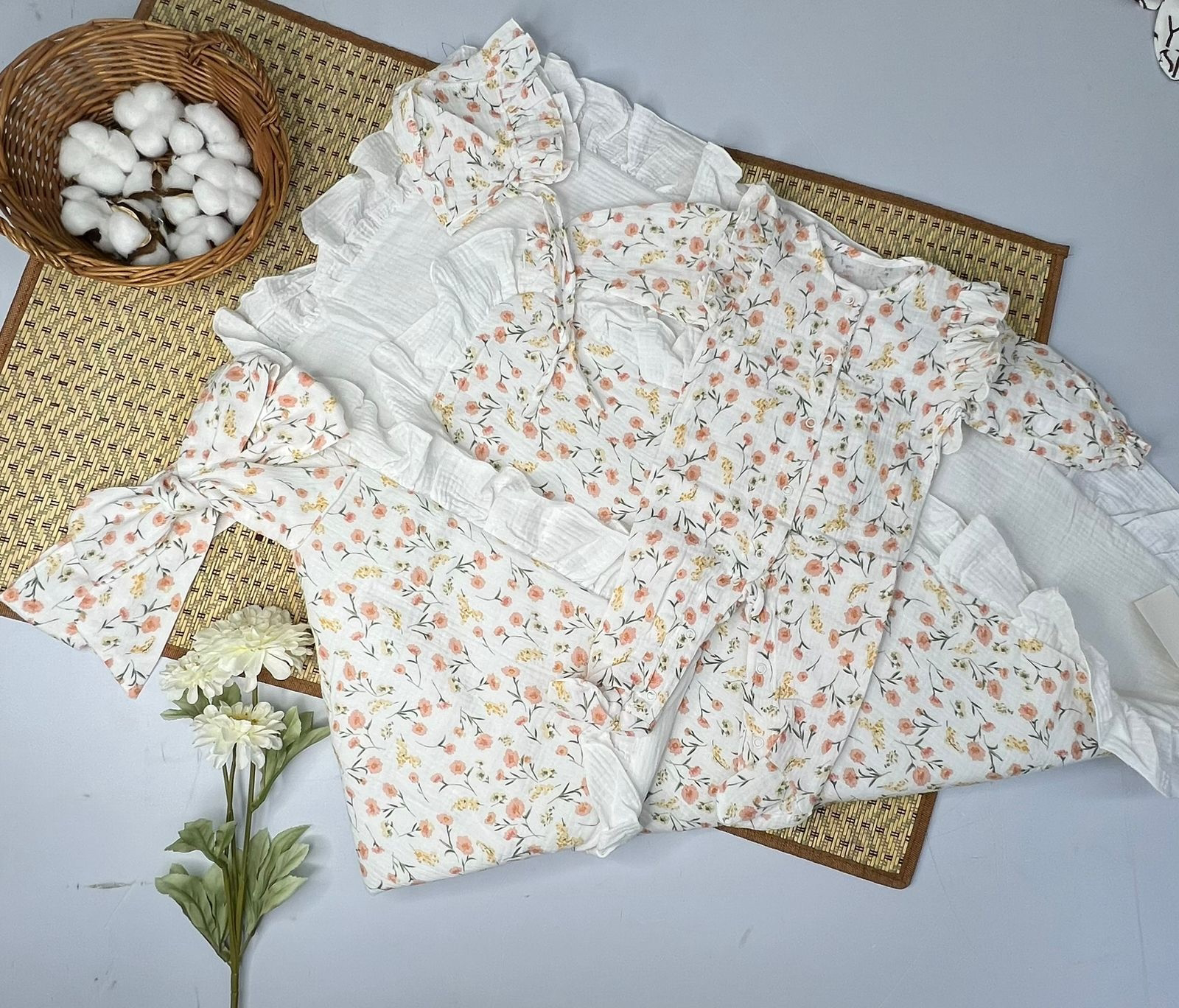 Конверт для новорожденного на выписку в роддом из муслина листочки