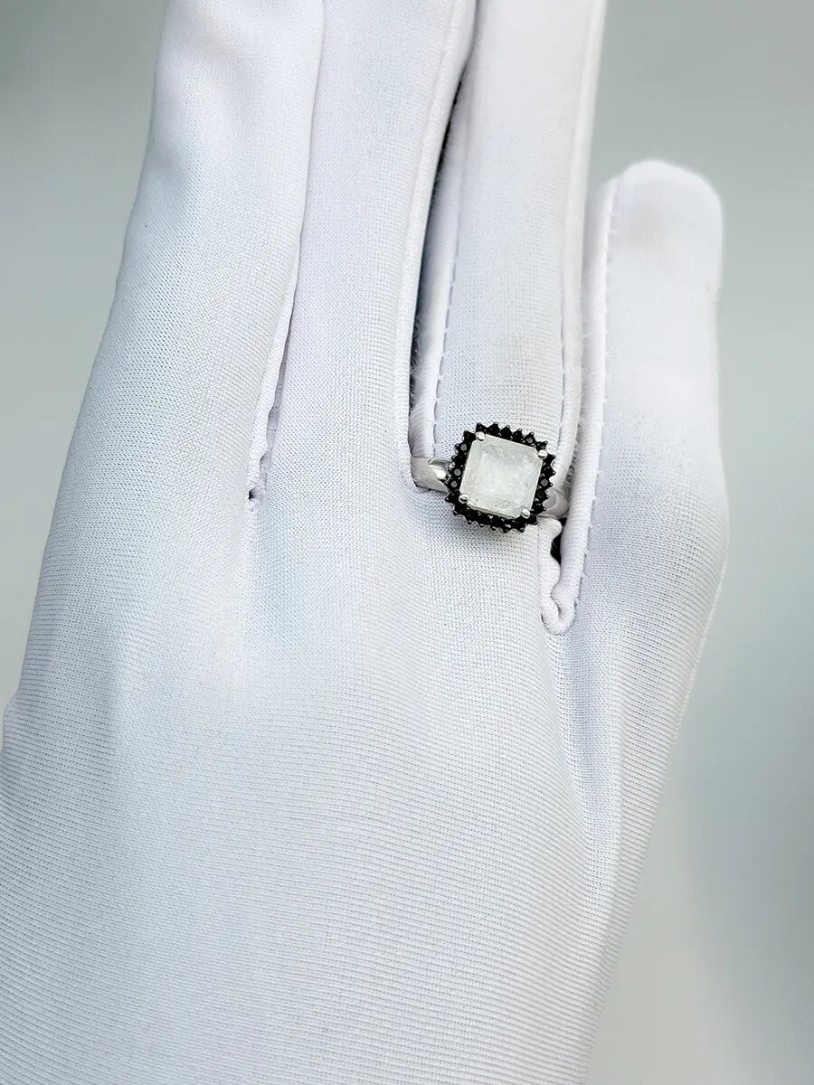 Кольцо, серебро, 925 проба, родирование, фенакит, шпинель