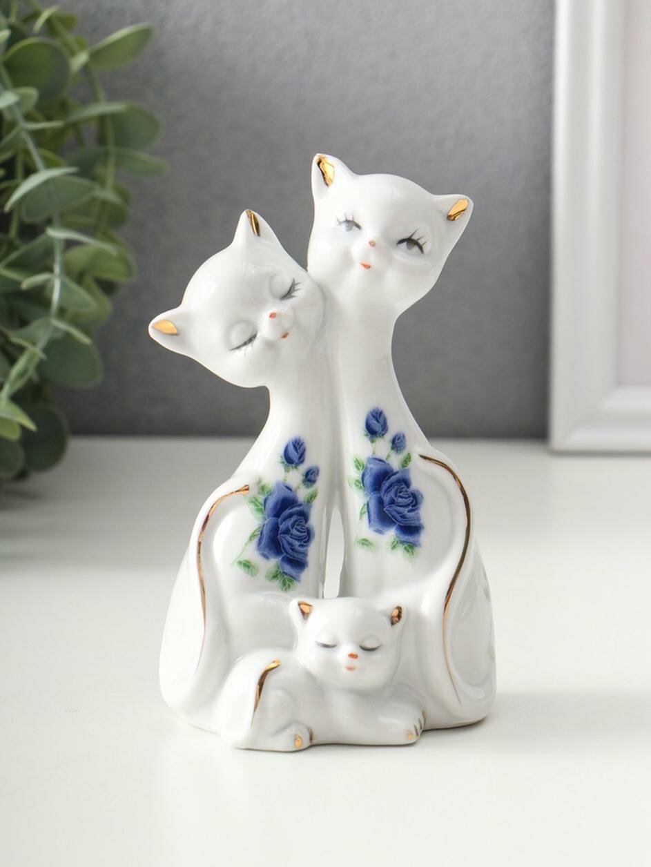Сувенир керамика "Две кошки с котенком" 13х8 см