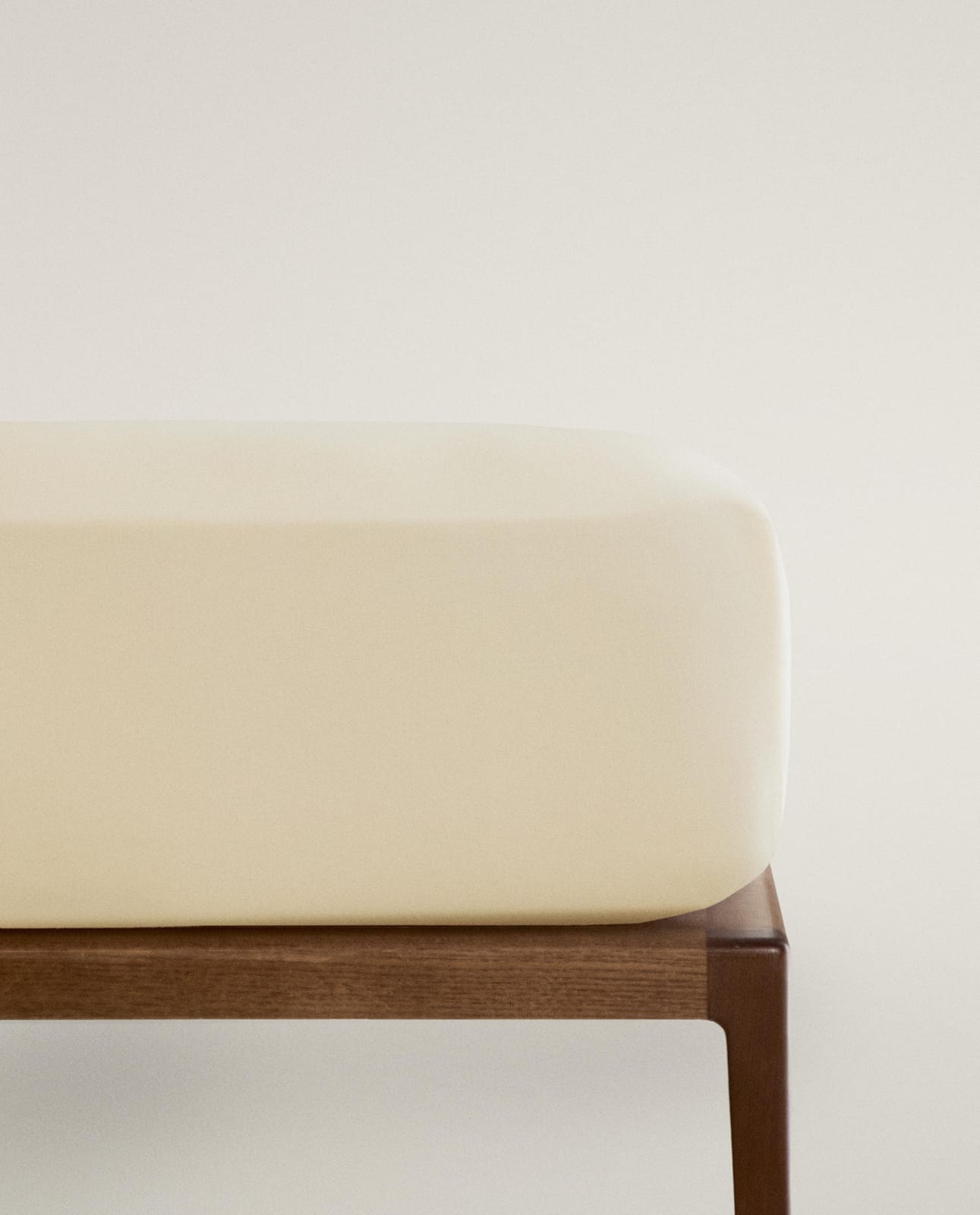 Простыня ZARA HOME сатиновая на резинке с эффектом стирки, waniliowy, 160 x 200 x 40 см 0045/095/727-17