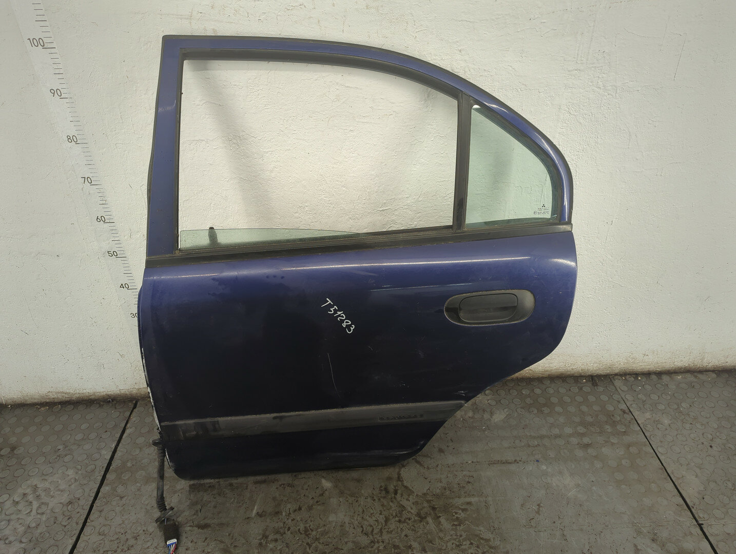 Дверь боковая (легковая) левая задняя Mitsubishi Carisma Б/У