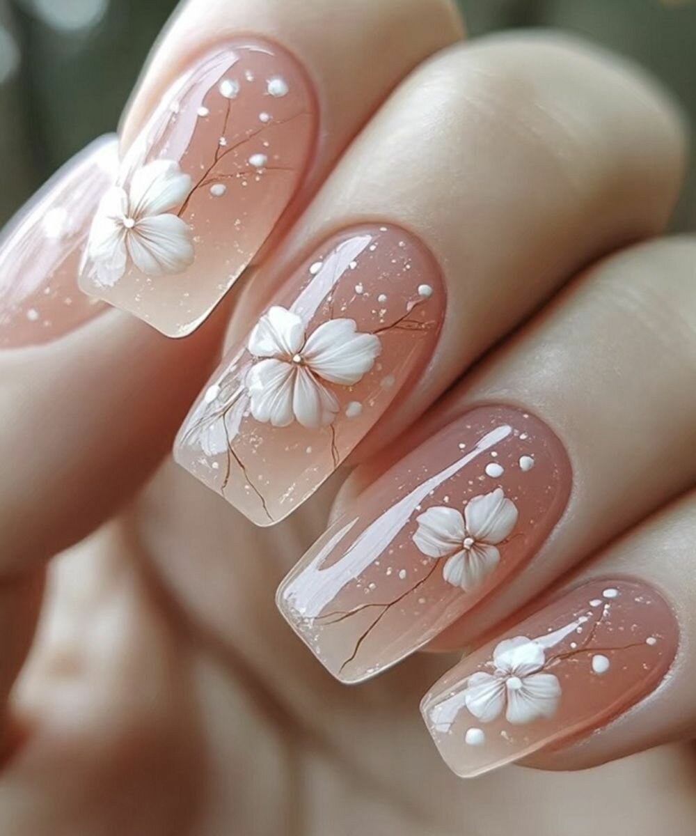 24 штуки нежно-розового прозрачного набивного маникюра.