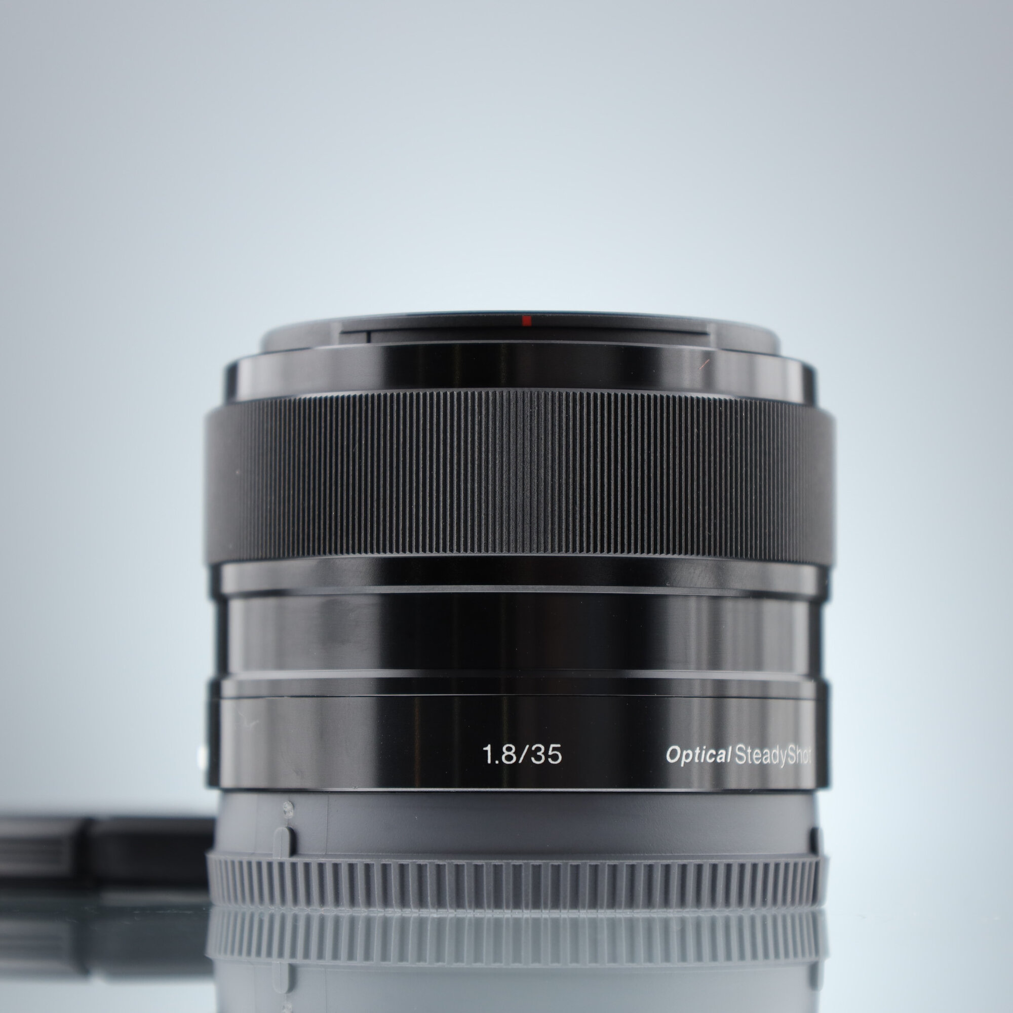 Объектив Sony 35mm f/1.8 OSS (SEL35F18) Sony E