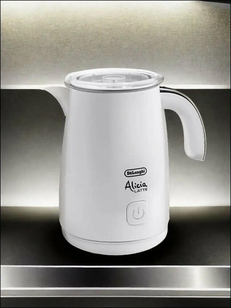 Эксклюзивный вспениватель молока DeLonghi Alicia Latte EMF2. BK с подогревом, для горячего и холодного взбивания, в белом цвете-. Катюша