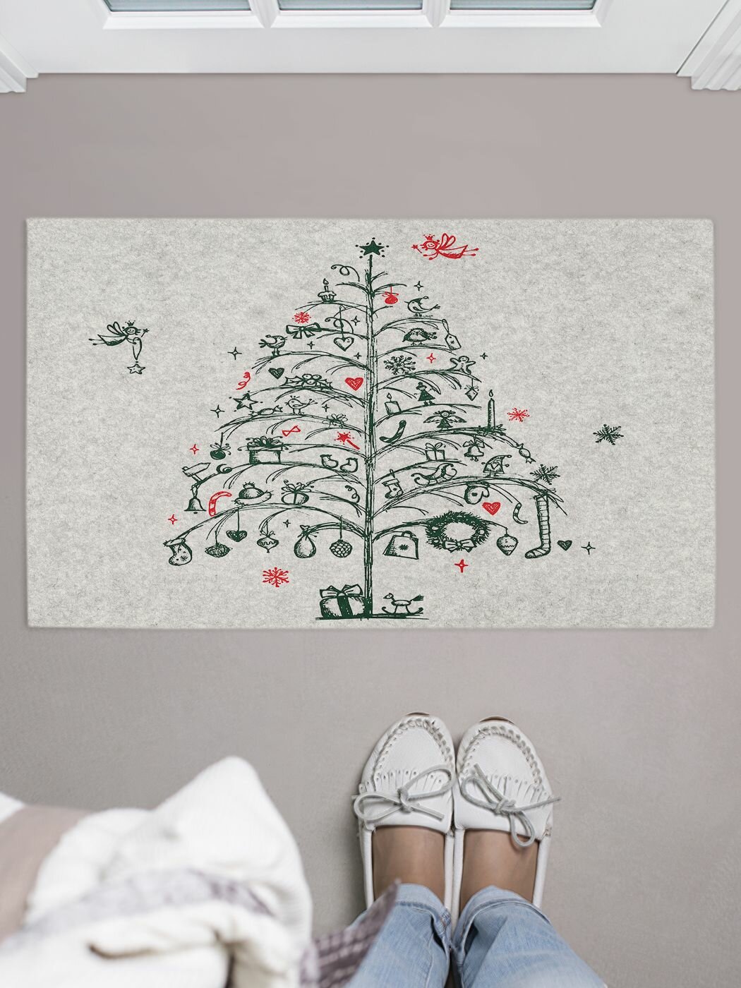 Коврик придверный в прихожую с принтом "Елка с подарками" 45 на 75 см , JoyArty, серия Новый год и Рождество