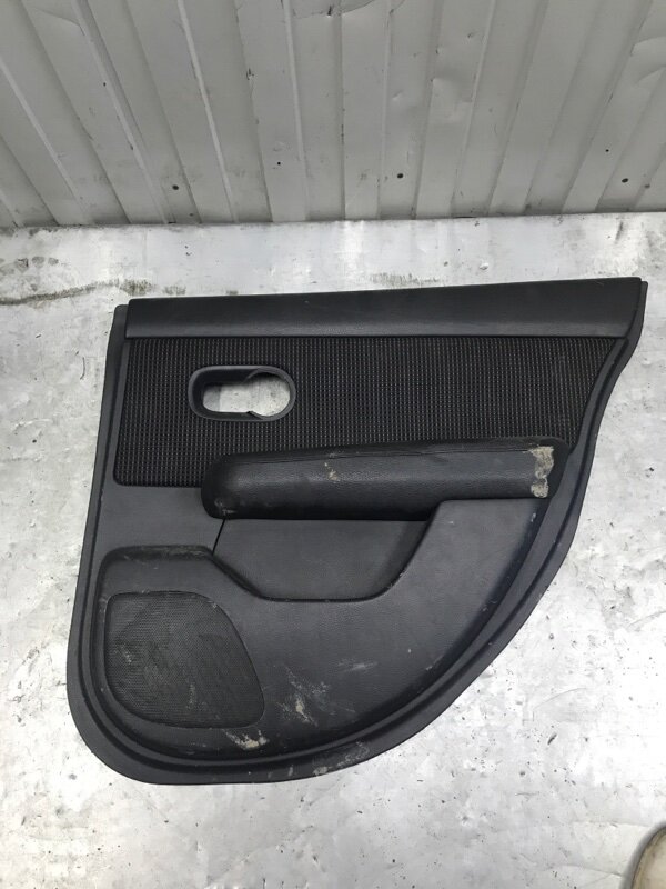 Обшивка двери задняя правая Nissan Tiida C11 HR16