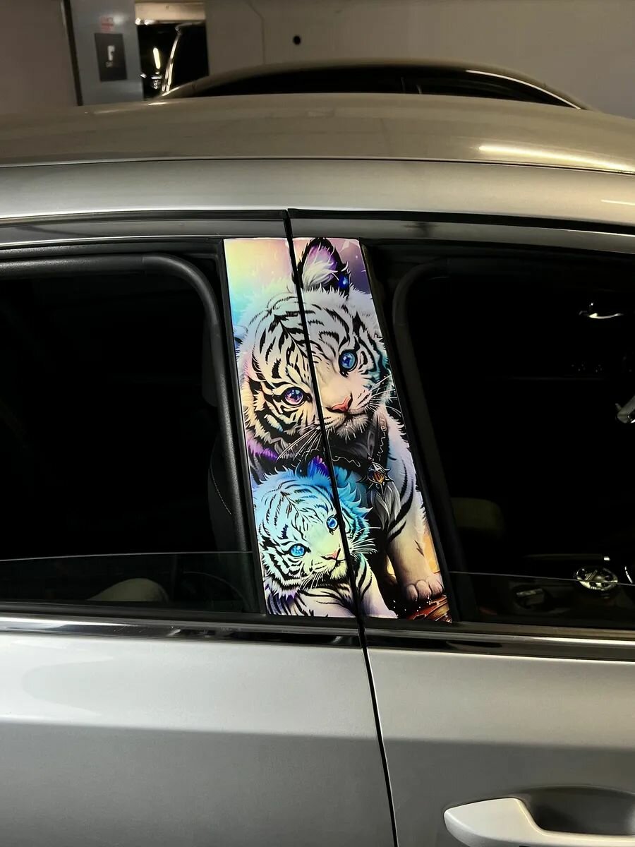 Наклейка на стойку авто голографическая матовая волк