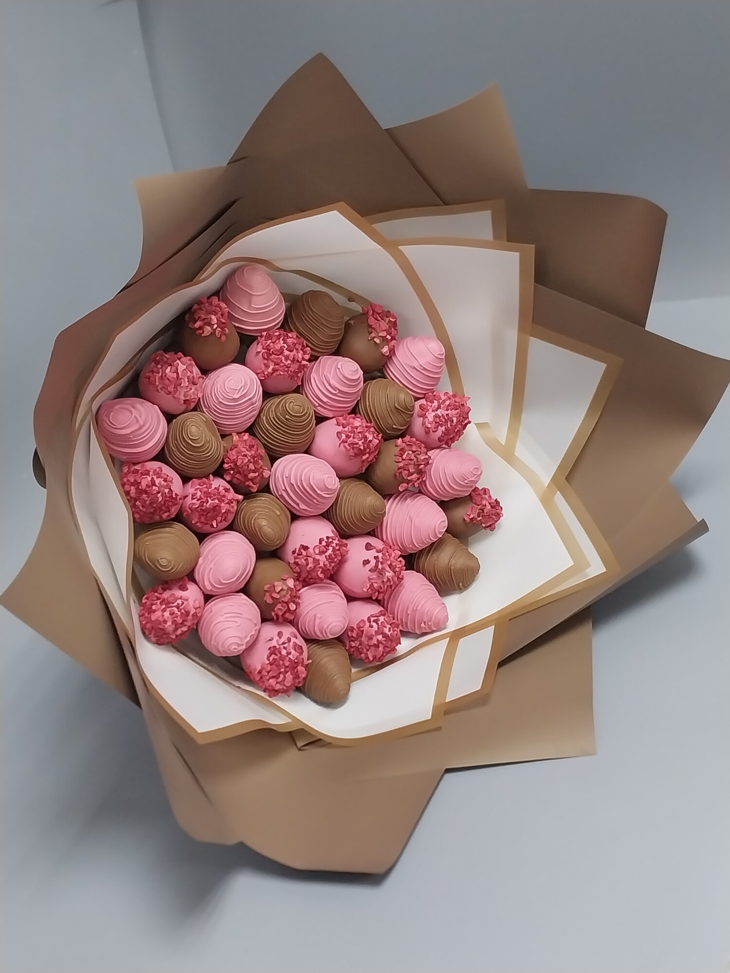 Букет из клубники в бельгийском шоколаде «Шоколюб» (36 ягод)