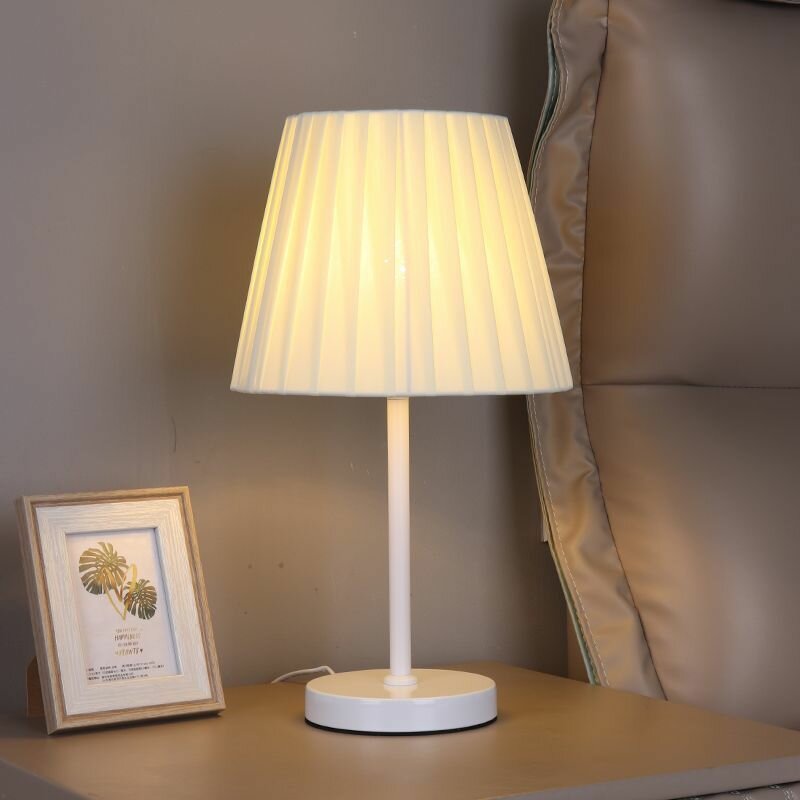 Настольная лампа для спальни, прикроватная лампа, современный простой скандинавский стиль, ретро-украшение для девочек,