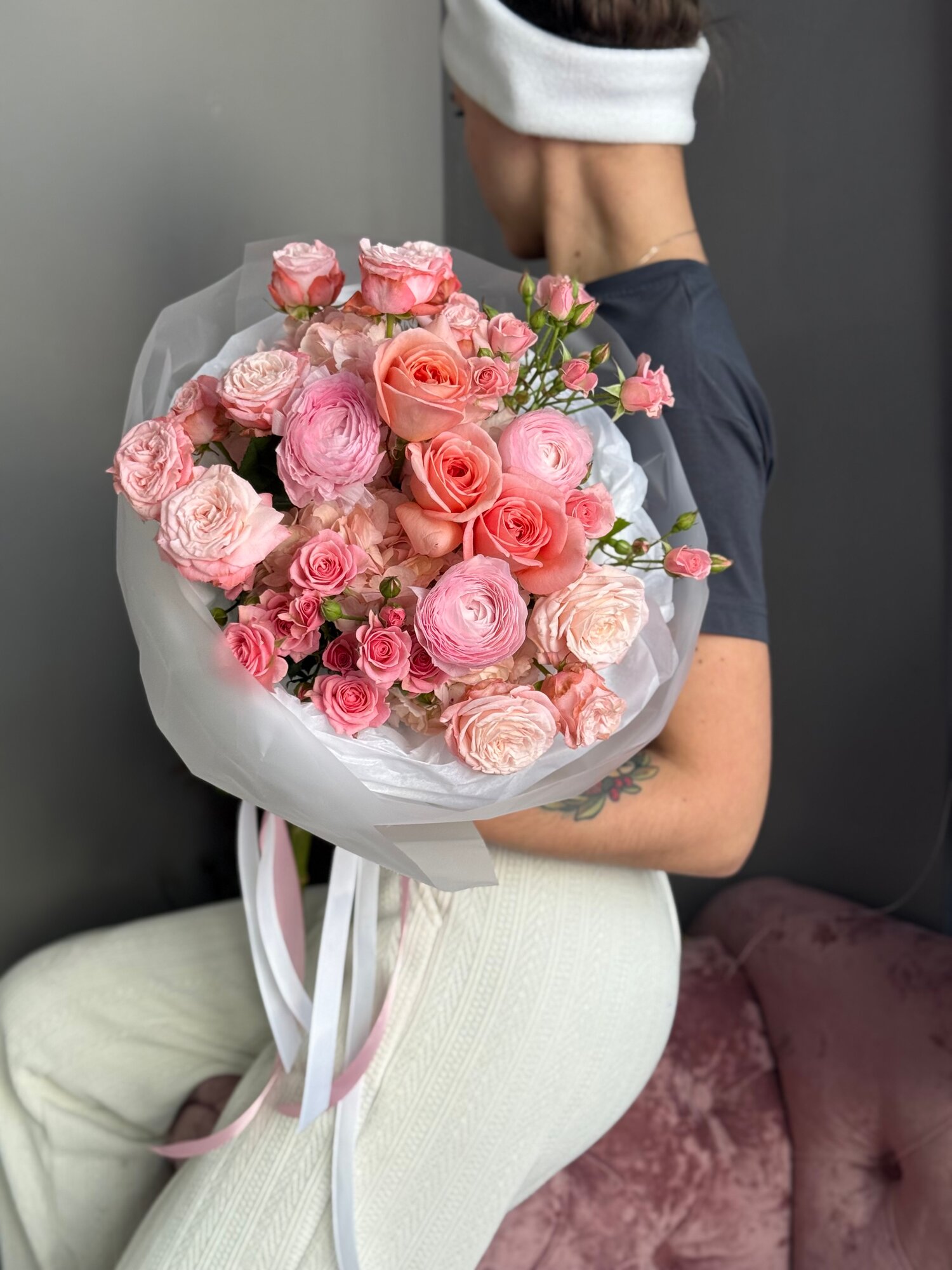 Ранункулюсы, гортензия, розы в букете «Нежная любовь к тебе »