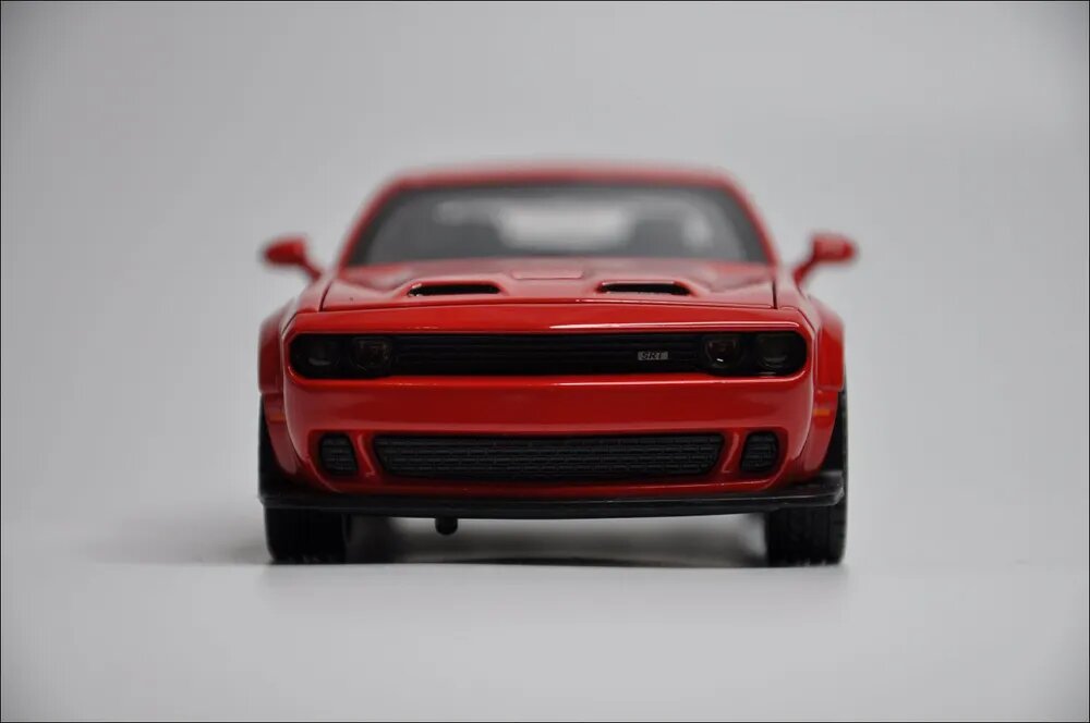 Игрушечная машинка Dodge Challenger SRT Super Stock 1/32 Красный Красивый цвет F965 с открывающимися дверями — фото 1