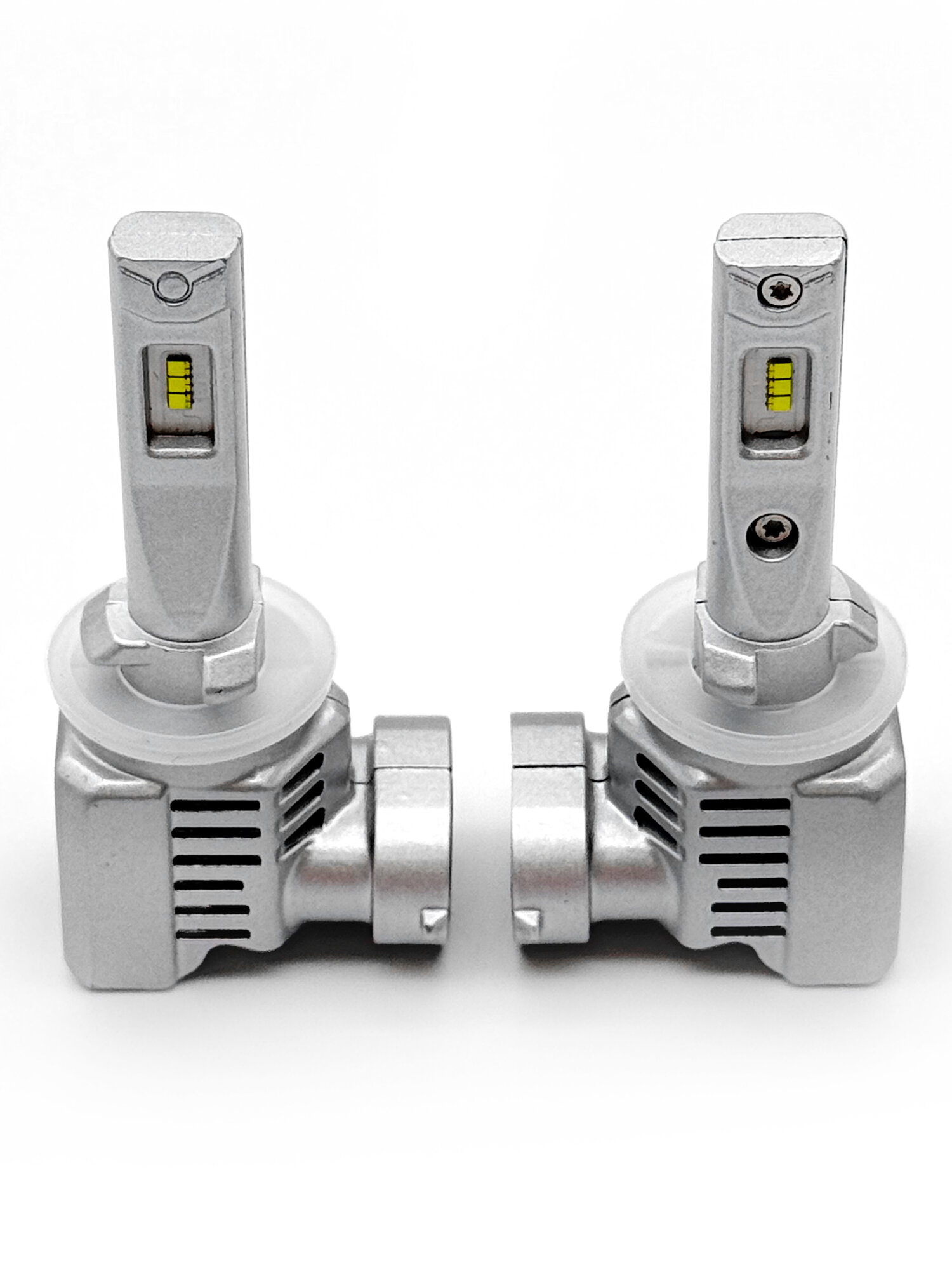 Светодиодные LED лампы в противотуманные фары H27 на Kia Ceed 2006-2012 / Лампы н27 в противотуманки Киа Сид