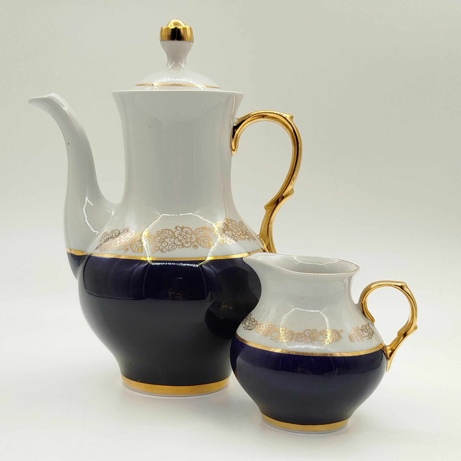 Набор из кофейника и молочника с цветочным декором, фарфор, крытье кобальтом