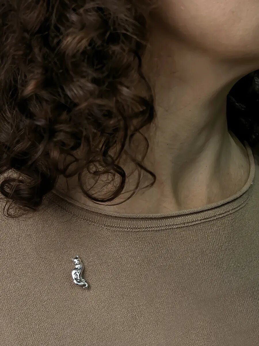 Брошь, золото, 925 проба, родирование, изумруд синтетический