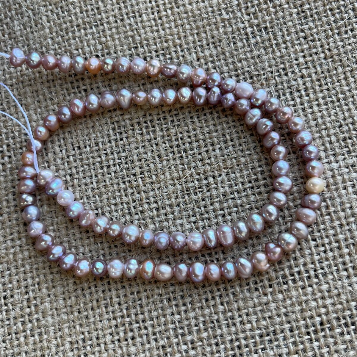 Натуральный пресноводный жемчуг 4-5 мм розово-фиолетовый бусины для ювелирных изделий