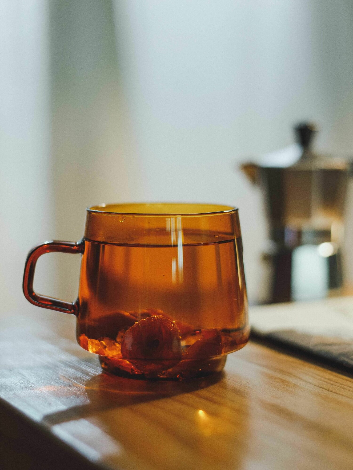 Янтарная стеклянная кружка