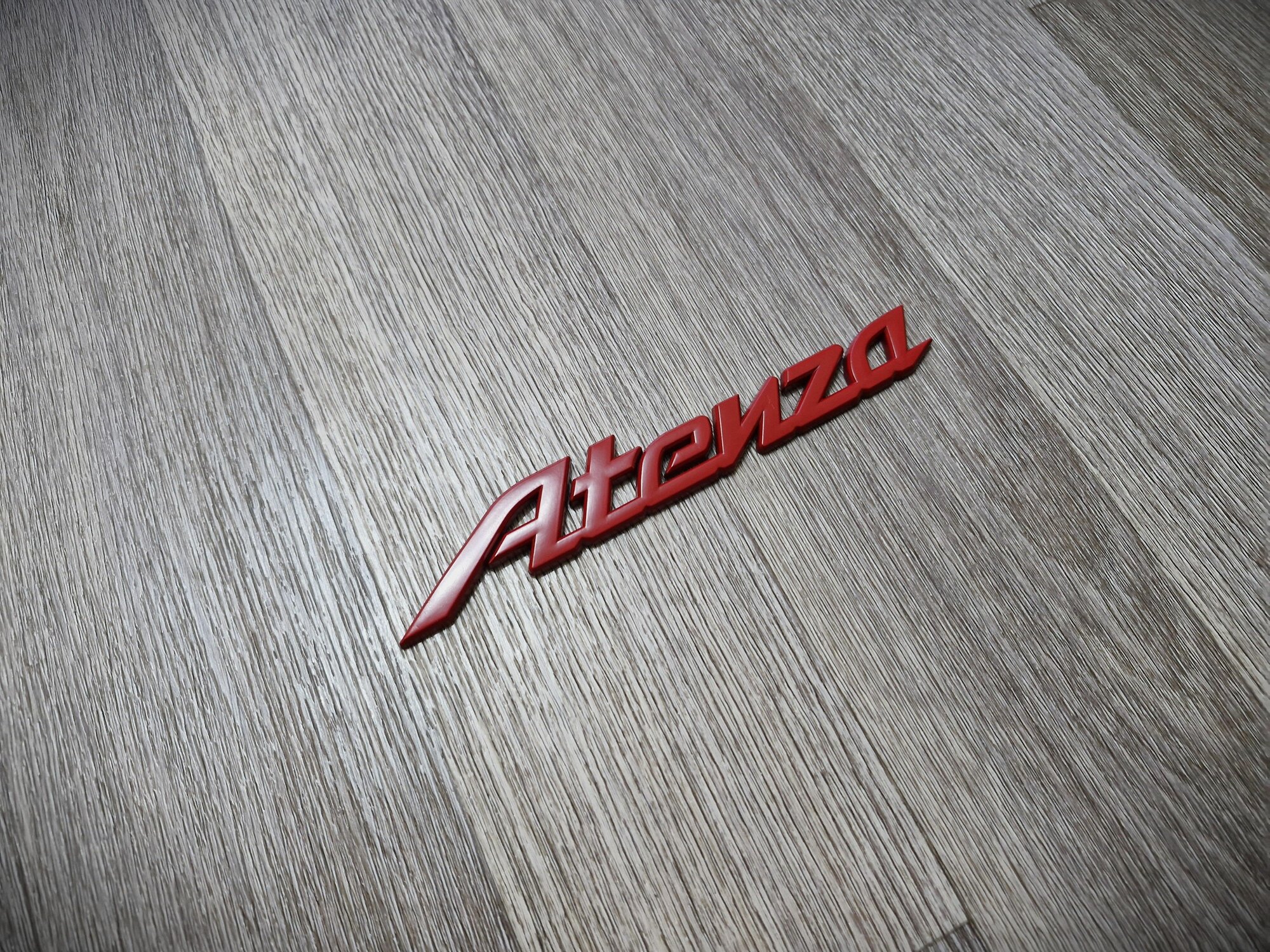 Эмблема шильдик надпись Atenza красная на крышку багажника на Mazda Atenza Мазда Атенза