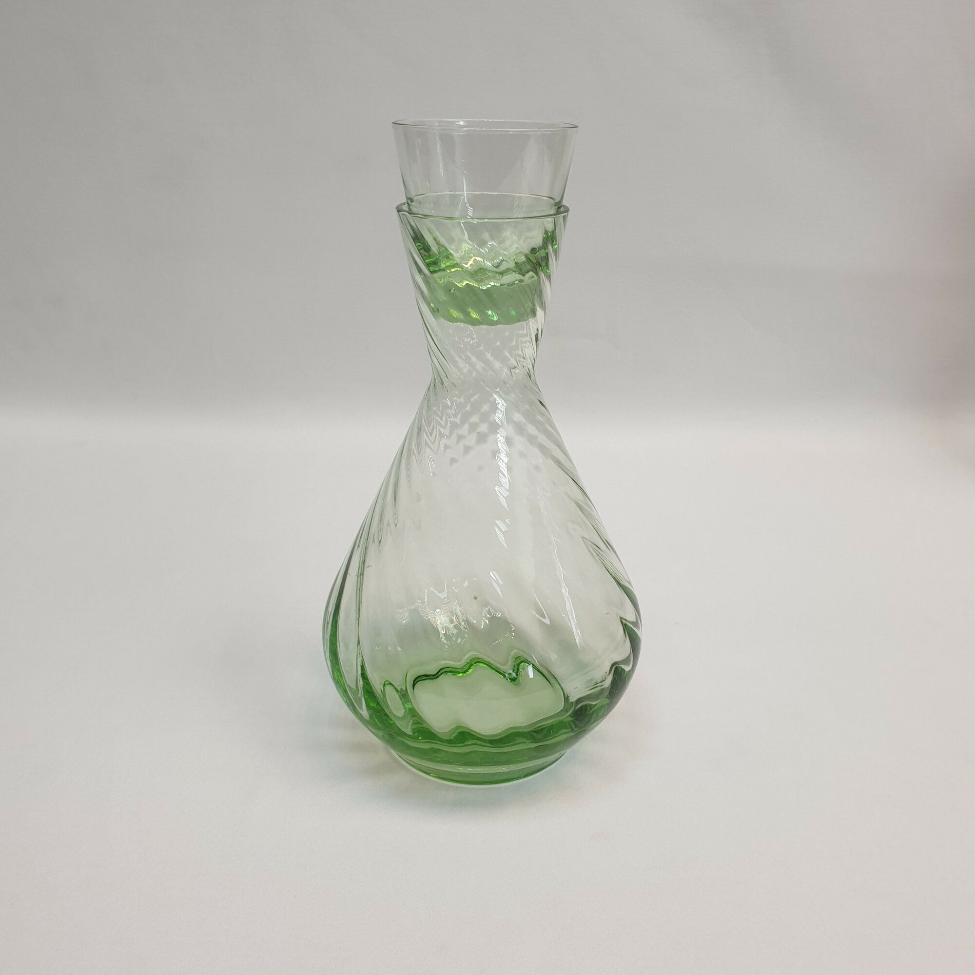 Винтажный штоф графин с рюмкой Эгоист, цветное стекло 0.65 л, СССР