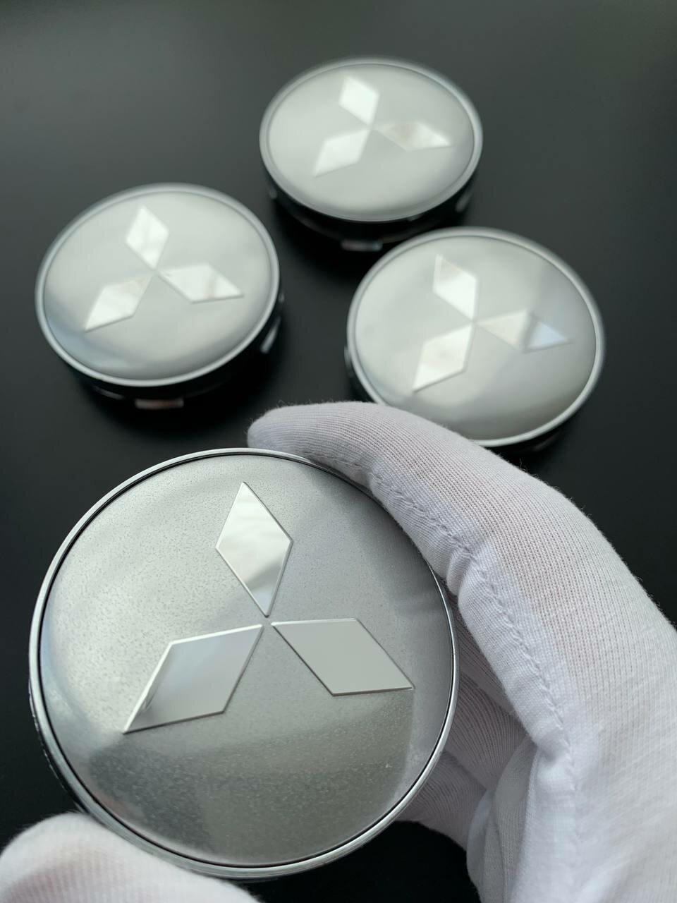 Колпак ступицы для колеса Mitsubishi 60/56мм 4шт. Ступичные заглушки на диски Митсубиси 60мм серебро