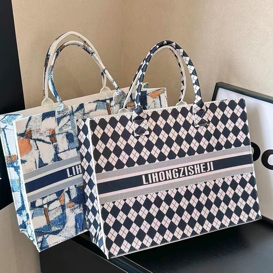 Сумка-тоут из фетра с принтом в китайском стиле, новая модель 2023 года, женская сумка с премиальным дизайном, большой вместимости, для повседневного использования и покупок.