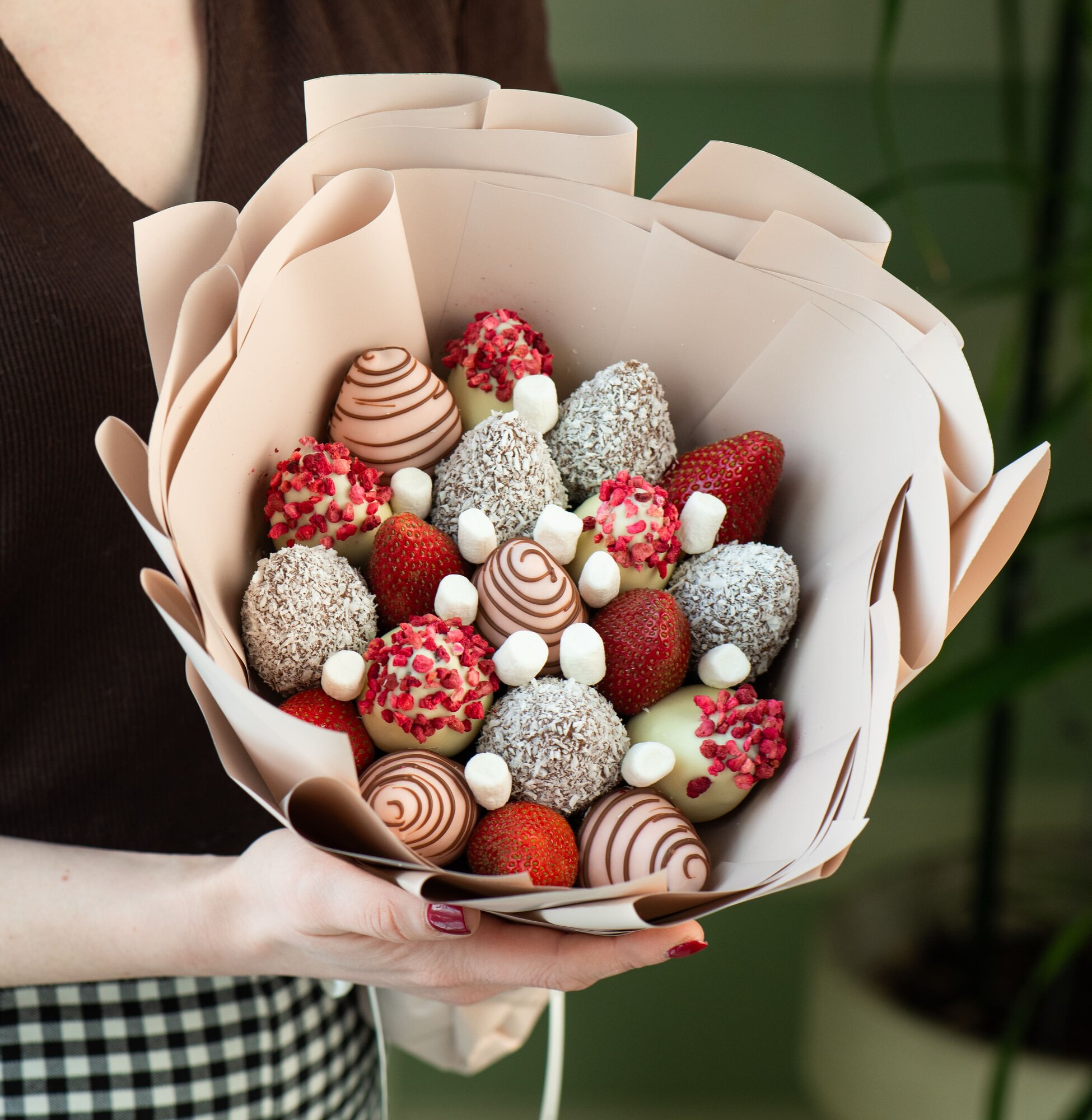 Клубника в шоколаде букет "Барби" S 18-20 Букет из ягод в шоколаде