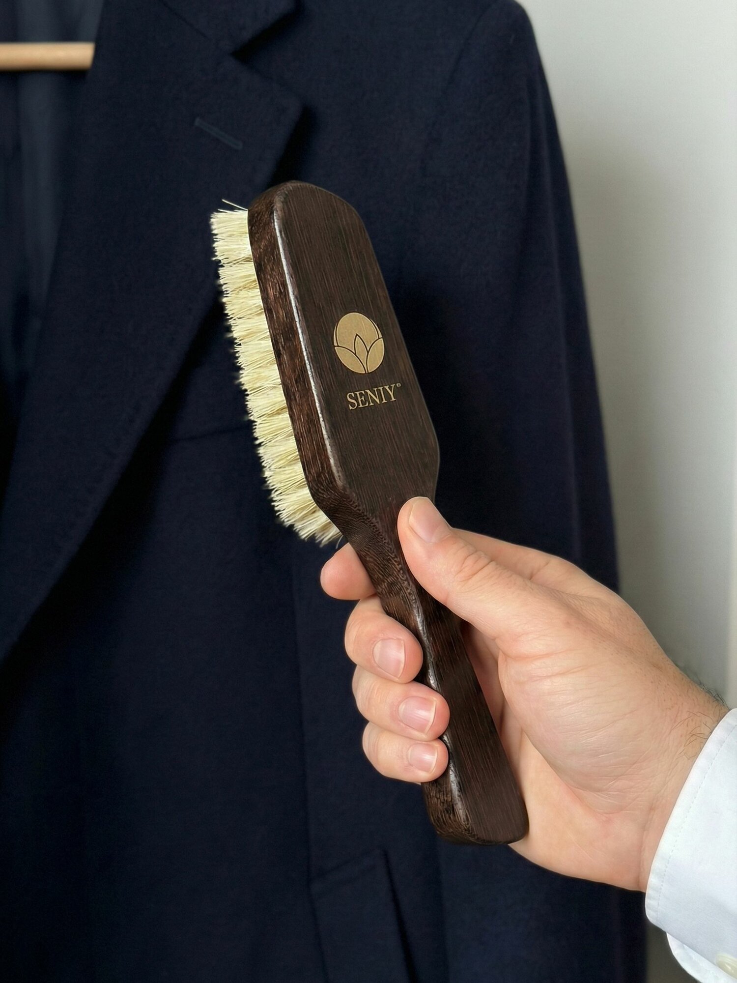 Щетка для одежды 22С02 с ручкой 220мм*45мм Щетина Кабана